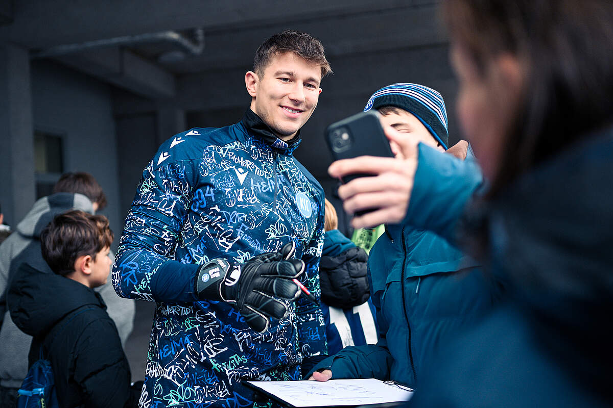 Signierstunde mit Lara Zell, Max Weiß und Leon Jensen: KSC - MEINE HEIMAT.