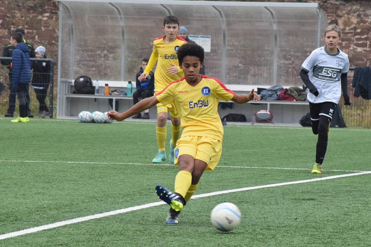 Heimspielsieg für U12: KSC - MEINE HEIMAT.