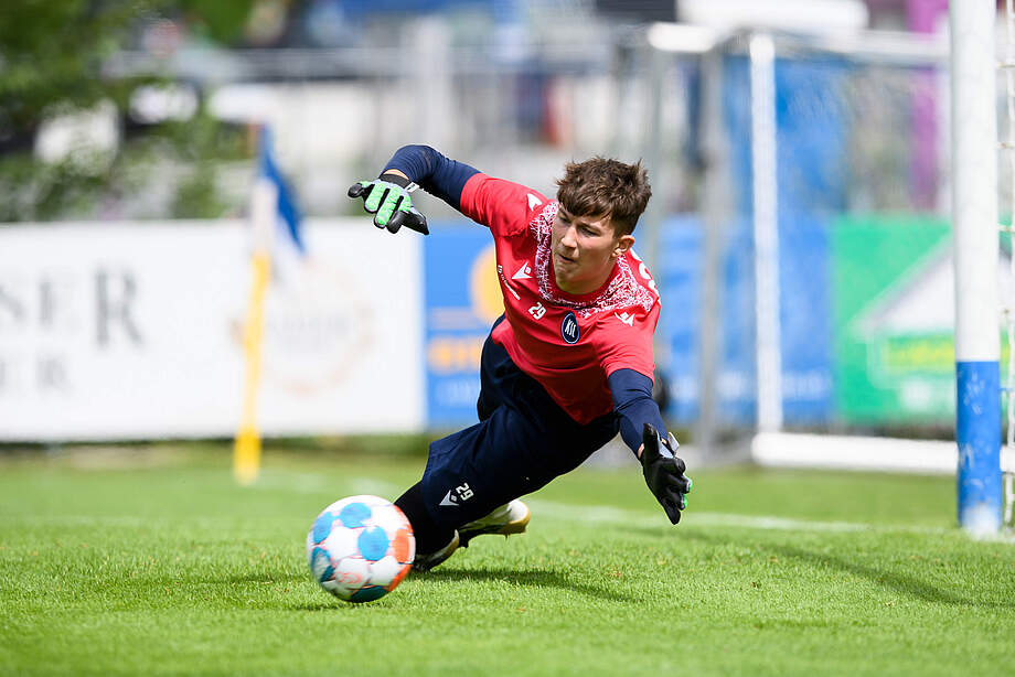 Max Weiß zum DFB-Torwart-Camp eingeladen : KSC - MEINE HEIMAT.