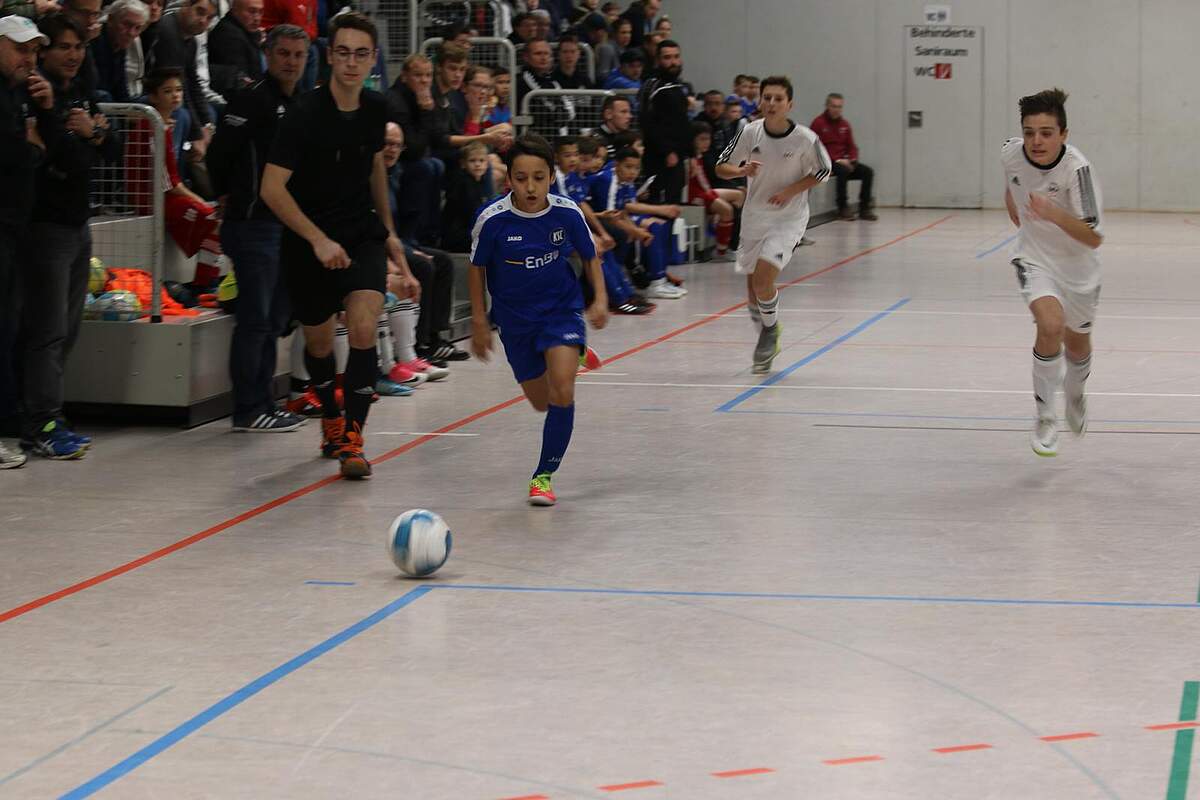 Licht und Schatten bei der U12: KSC - MEINE HEIMAT.