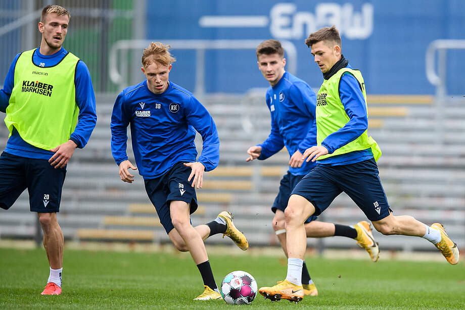 Tim Breithaupt zurück im Mannschaftstraining: KSC - MEINE HEIMAT.