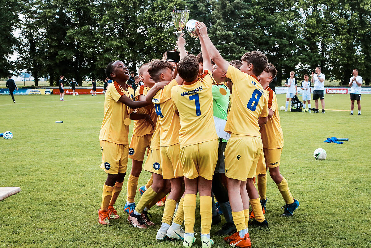 U12 ist Meister und Pokalsieger: KSC - MEINE HEIMAT.