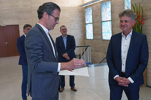 Willkommen in der KSC-Familie: Karlsruher Oberbürgermeister Dr. Frank ... Willkommen in der KSC-Familie: Karlsruher Oberbürgermeister Dr. Frank ...