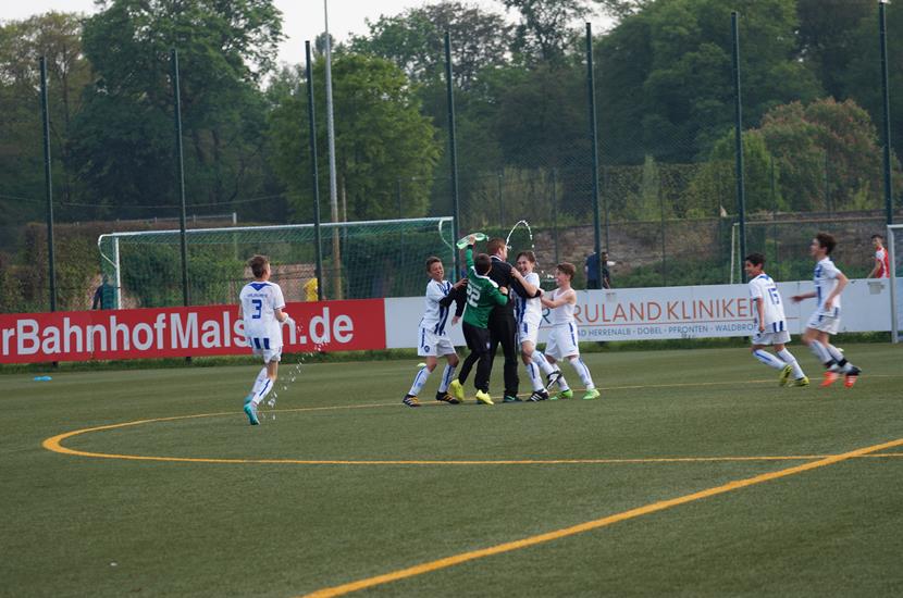 Drei Spieltage vor Schluss: U12 feiert Meisterschaft: KSC - MEINE HEIMAT.